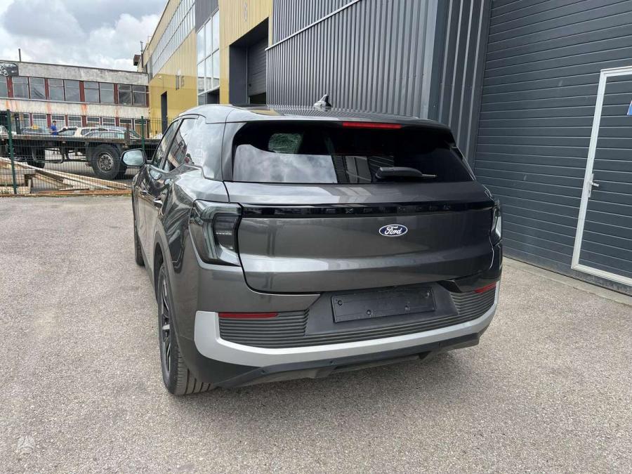 Pelēks Ford Explorer 2025 Alīta, ar dzinēja tilpumu 0.00 L un nobraukumu 22 tūkst. km par 18900 €, foto 9 vietnē AUTOMOTO.COM.LV