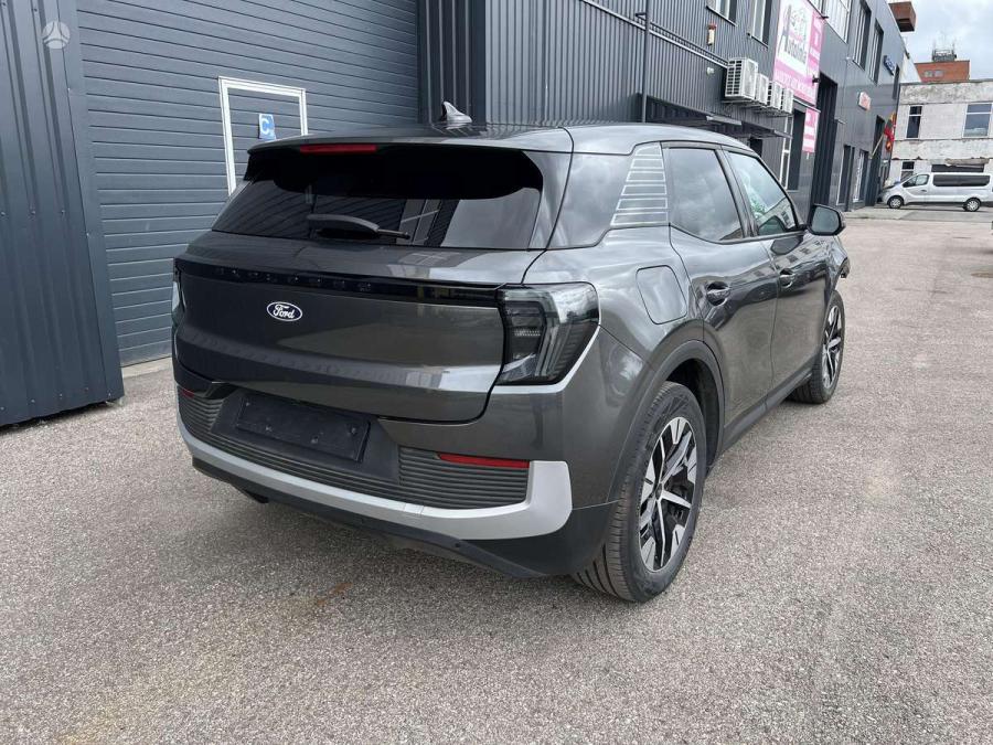Pelēks Ford Explorer 2025 Alīta, ar dzinēja tilpumu 0.00 L un nobraukumu 22 tūkst. km par 18900 €, foto 11 vietnē AUTOMOTO.COM.LV