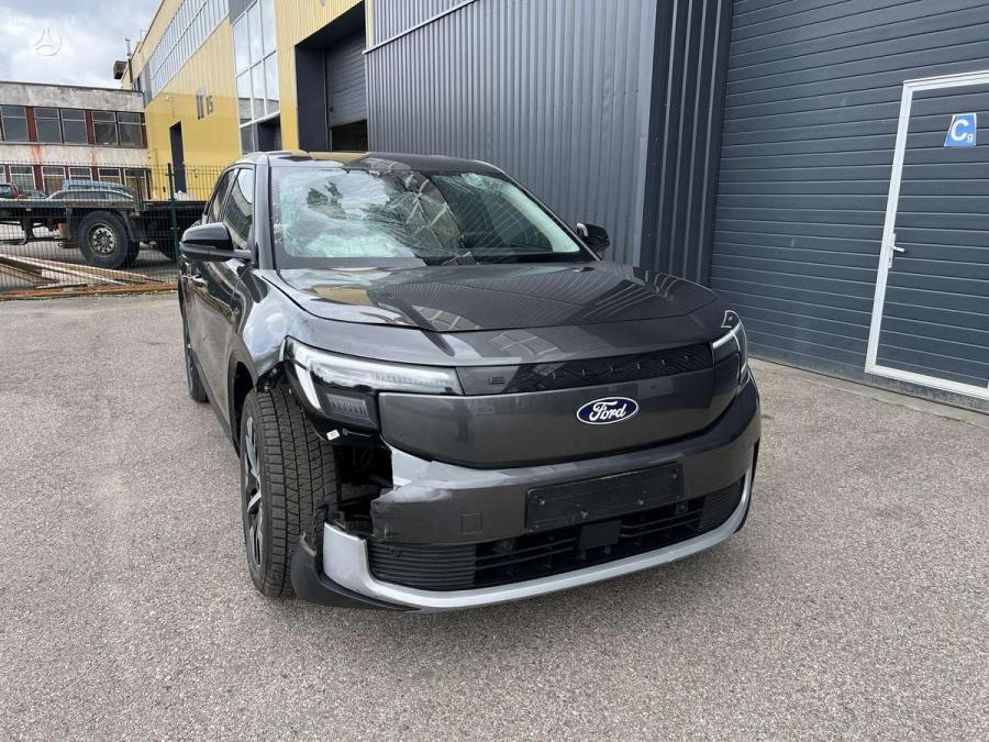 Pelēks Ford Explorer 2025 Alīta, ar dzinēja tilpumu 0.00 L un nobraukumu 22 tūkst. km par 18900 €, foto 16 vietnē AUTOMOTO.COM.LV