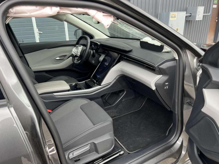 Pelēks Ford Explorer 2025 Alīta, ar dzinēja tilpumu 0.00 L un nobraukumu 22 tūkst. km par 18900 €, foto 17 vietnē AUTOMOTO.COM.LV