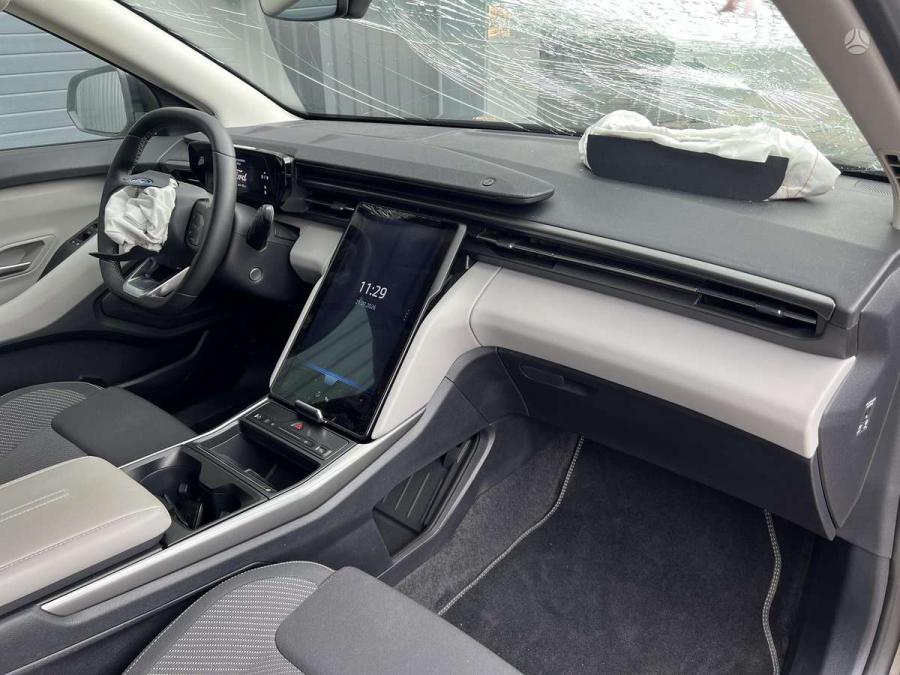 Pelēks Ford Explorer 2025 Alīta, ar dzinēja tilpumu 0.00 L un nobraukumu 22 tūkst. km par 18900 €, foto 18 vietnē AUTOMOTO.COM.LV