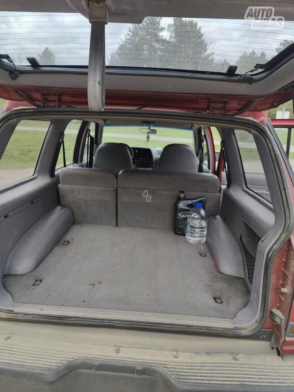 Sarkans Ford Explorer 1995 Jonava, ar dzinēja tilpumu 4.00 L un nobraukumu 195 tūkst. km par 1699 €, foto 6 vietnē AUTOMOTO.COM.LV