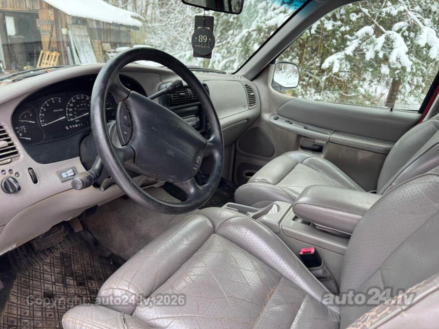 Sarkans Ford Explorer 1999 Tallina, ar dzinēja tilpumu 4.00 L un nobraukumu 0 tūkst. km par 1300 €, foto 7 vietnē AUTOMOTO.COM.LV