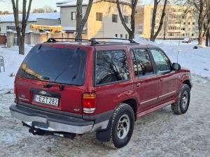 Red Ford Explorer 2000 in Silute, with an engine capacity of 4.00 L and mileage of 180 thousand km for 3000 €, photo 2 on AUTOMOTO.COM.LV