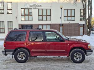 Red Ford Explorer 2000 in Silute, with an engine capacity of 4.00 L and mileage of 180 thousand km for 3000 €, photo 4 on AUTOMOTO.COM.LV