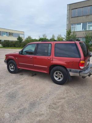 Red Ford Explorer 2000 in Silute, with an engine capacity of 4.00 L and mileage of 180 thousand km for 3000 €, photo 26 on AUTOMOTO.COM.LV