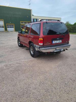 Red Ford Explorer 2000 in Silute, with an engine capacity of 4.00 L and mileage of 180 thousand km for 3000 €, photo 29 on AUTOMOTO.COM.LV