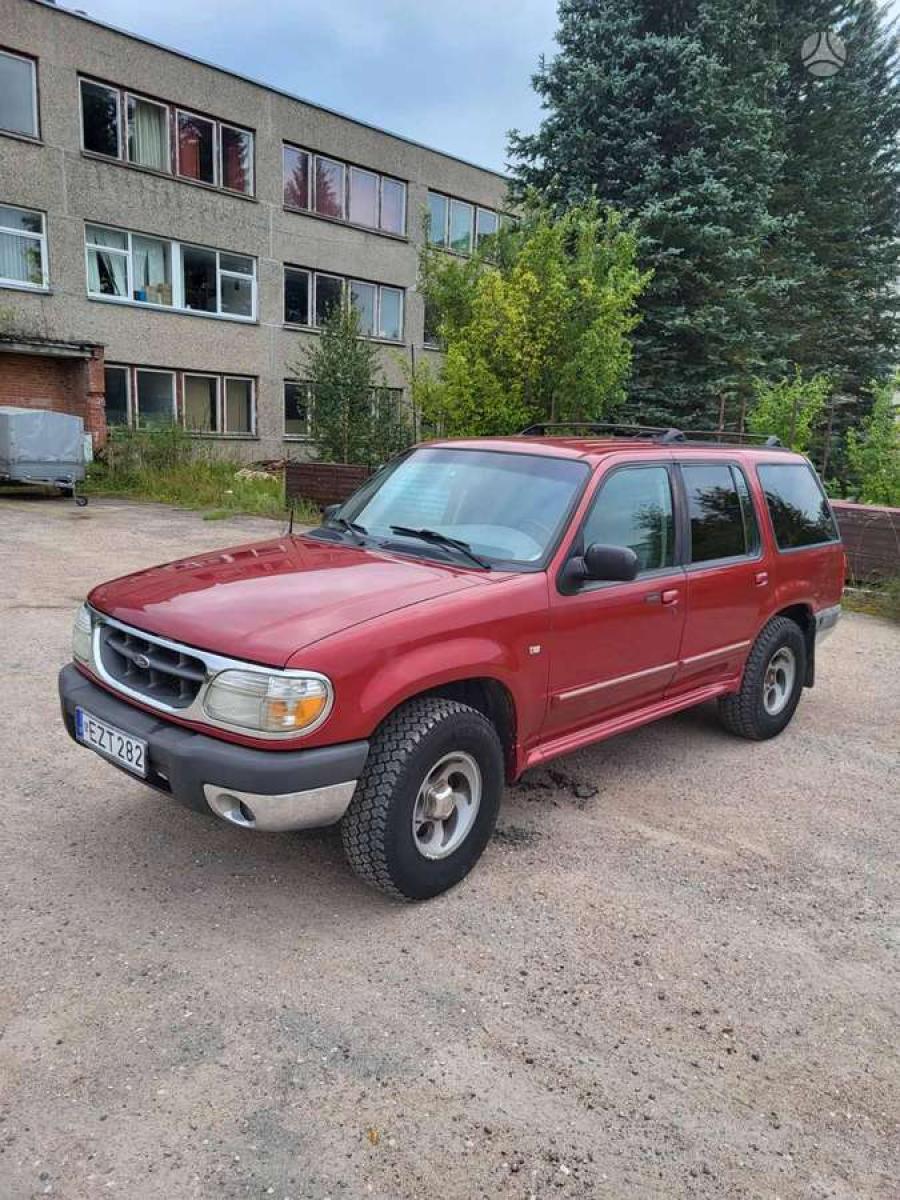 Red Ford Explorer 2000 in Silute, with an engine capacity of 4.00 L and mileage of 180 thousand km for 3000 €, photo 31 on AUTOMOTO.COM.LV