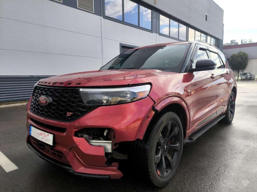 Red Ford Explorer 2020 in Siauliai, with an engine capacity of 2.96 L and mileage of 266 thousand km for 14500 €, photo 4 on AUTOMOTO.COM.LV