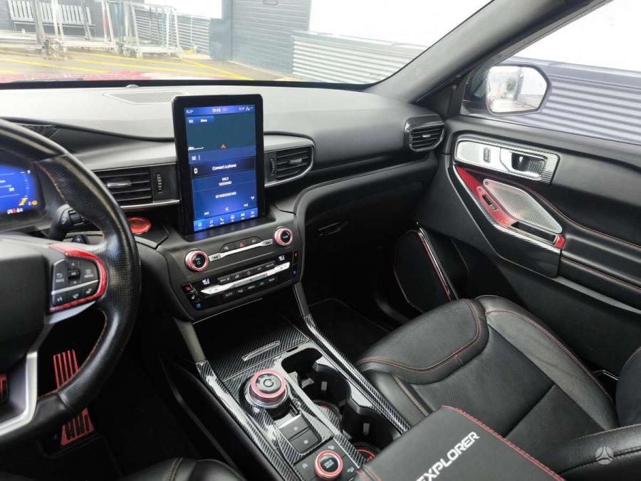 Red Ford Explorer 2020 in Siauliai, with an engine capacity of 2.96 L and mileage of 266 thousand km for 14500 €, photo 13 on AUTOMOTO.COM.LV