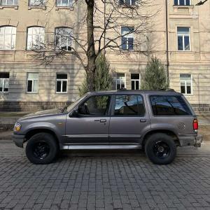 Violet Ford Explorer 1996 in Vilnius, with an engine capacity of 3.96 L and mileage of 200 thousand km for 2500 €, photo  on AUTOMOTO.COM.LV