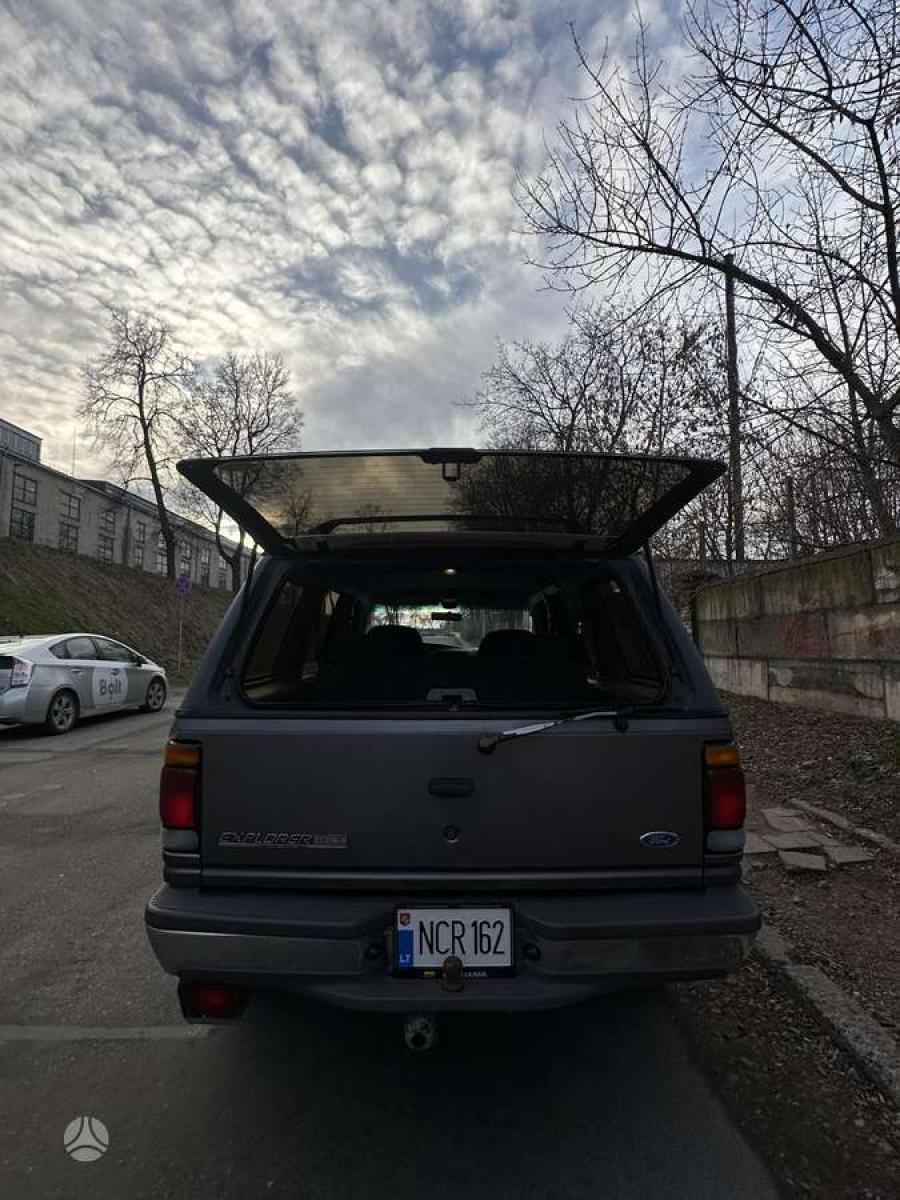 Violet Ford Explorer 1996 in Vilnius, with an engine capacity of 3.96 L and mileage of 200 thousand km for 2500 €, photo 13 on AUTOMOTO.COM.LV