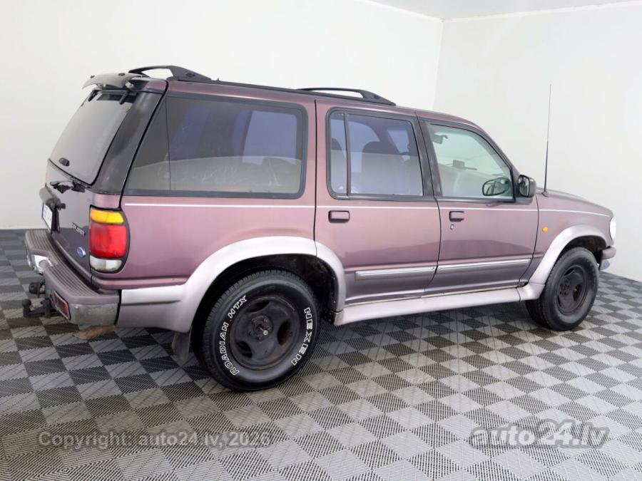 Violets Ford Explorer 1997 Tallina, ar dzinēja tilpumu 4.00 L un nobraukumu 327 tūkst. km par 1499 €, foto 3 vietnē AUTOMOTO.COM.LV