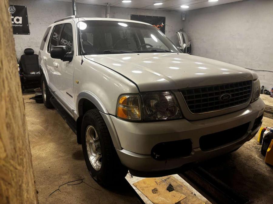 Balts Ford Explorer 2002 Kauņa, ar dzinēja tilpumu 4.00 L un nobraukumu 194 tūkst. km par 1800 €, foto 3 vietnē AUTOMOTO.COM.LV