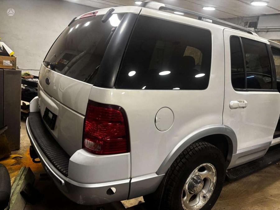 Balts Ford Explorer 2002 Kauņa, ar dzinēja tilpumu 4.00 L un nobraukumu 194 tūkst. km par 1800 €, foto 4 vietnē AUTOMOTO.COM.LV