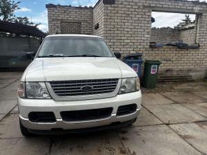 White Ford Explorer 2002 in Kaunas, with an engine capacity of 4.00 L and mileage of 194 thousand km for 600 €, photo 4 on AUTOMOTO.COM.LV