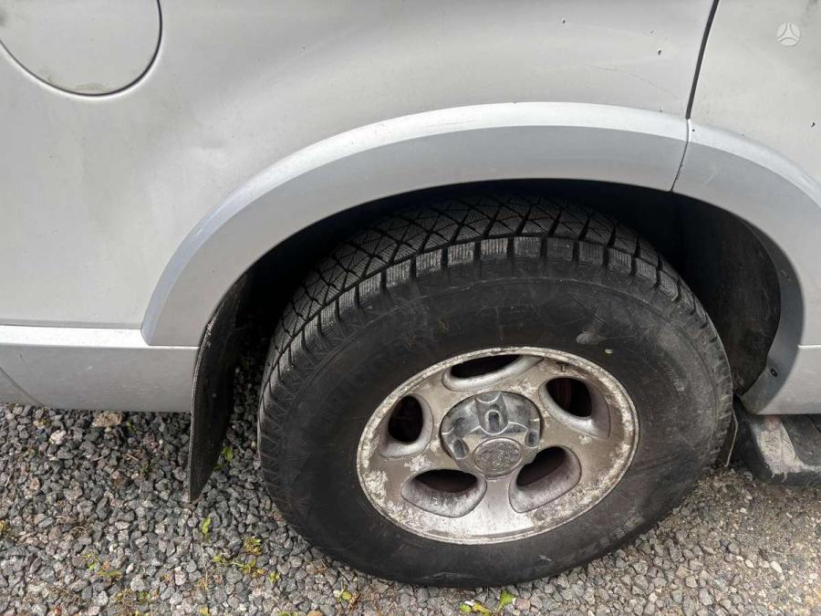 White Ford Explorer 2002 in Kaunas, with an engine capacity of 4.00 L and mileage of 194 thousand km for 600 €, photo 8 on AUTOMOTO.COM.LV