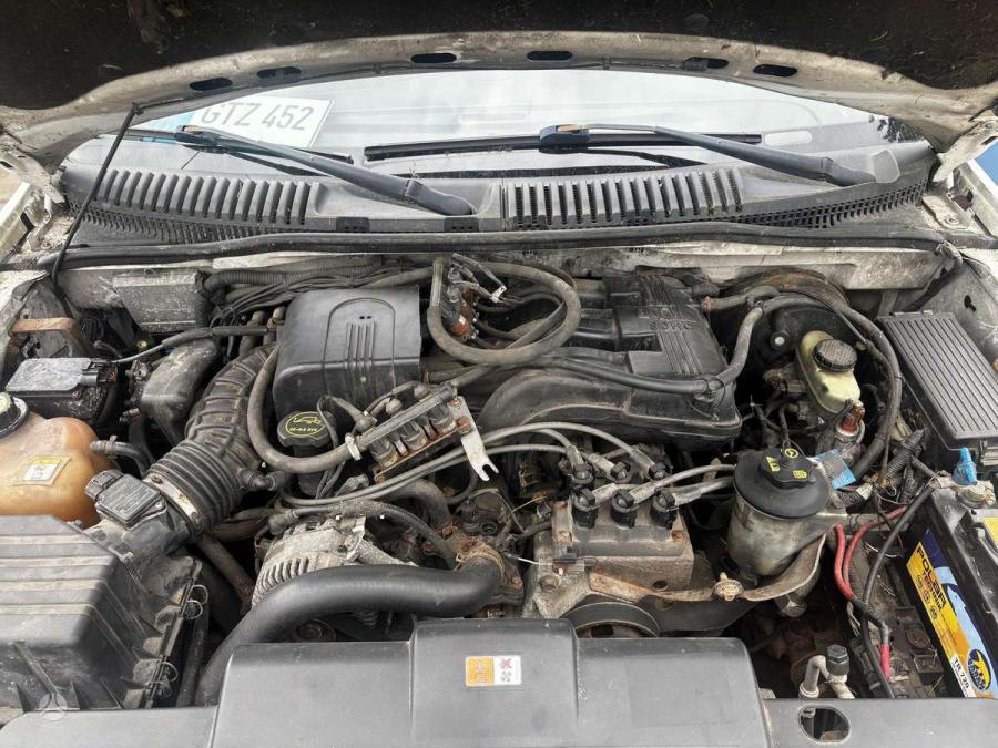 White Ford Explorer 2002 in Kaunas, with an engine capacity of 4.00 L and mileage of 194 thousand km for 600 €, photo 12 on AUTOMOTO.COM.LV