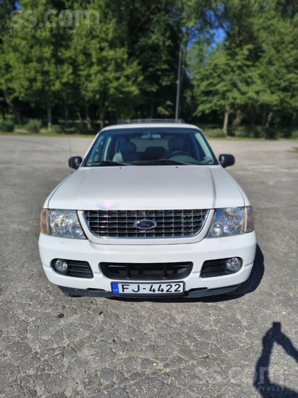 White Ford Explorer 2005 in Cesis, with an engine capacity of 4.00 L and mileage of 299 thousand km for 5500 €, photo 8 on AUTOMOTO.COM.LV