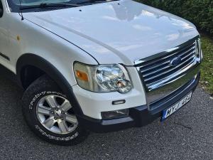 White Ford Explorer 2006 in Utena, with an engine capacity of 4.60 L and mileage of 350 thousand km for 4950 €, photo 5 on AUTOMOTO.COM.LV