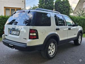 White Ford Explorer 2006 in Utena, with an engine capacity of 4.60 L and mileage of 350 thousand km for 4950 €, photo 6 on AUTOMOTO.COM.LV