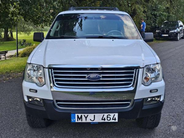 White Ford Explorer 2006 in Utena, with an engine capacity of 4.60 L and mileage of 350 thousand km for 4950 €, photo 10 on AUTOMOTO.COM.LV