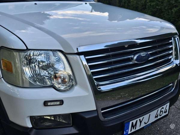 White Ford Explorer 2006 in Utena, with an engine capacity of 4.60 L and mileage of 350 thousand km for 4950 €, photo 11 on AUTOMOTO.COM.LV
