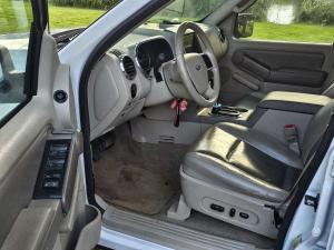 White Ford Explorer 2006 in Utena, with an engine capacity of 4.60 L and mileage of 350 thousand km for 4950 €, photo 14 on AUTOMOTO.COM.LV