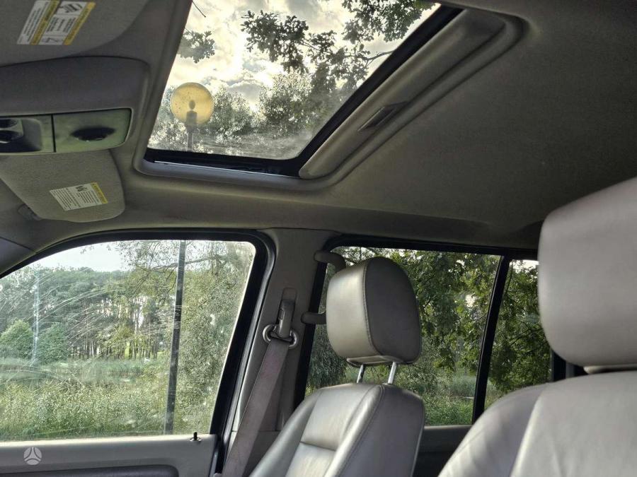 White Ford Explorer 2006 in Utena, with an engine capacity of 4.60 L and mileage of 350 thousand km for 4950 €, photo 21 on AUTOMOTO.COM.LV