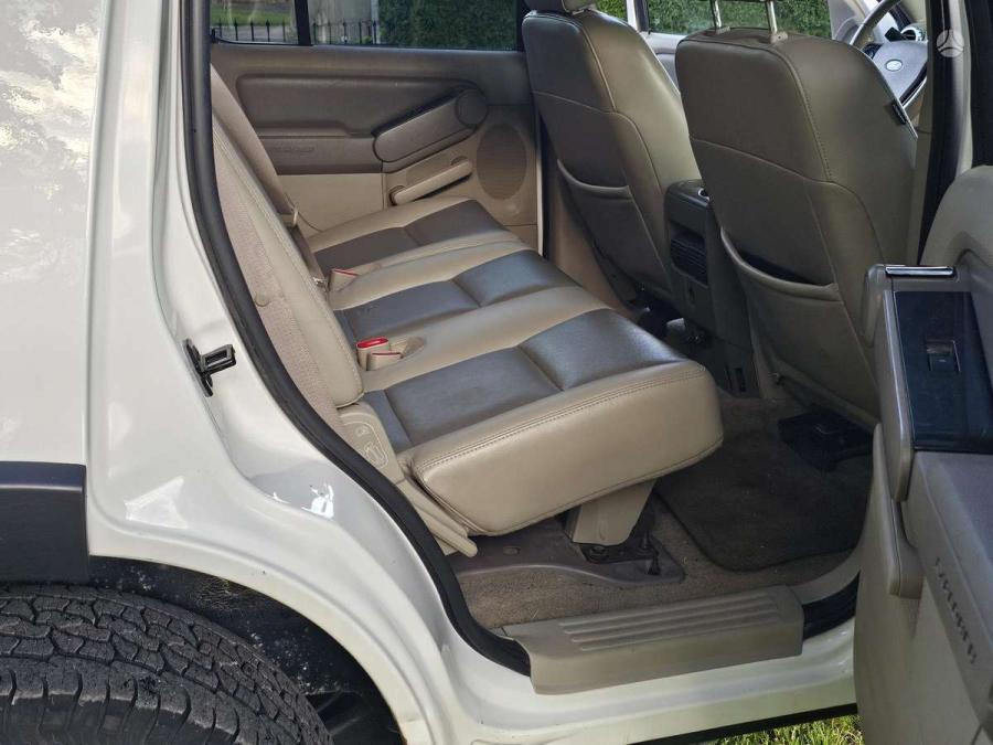 White Ford Explorer 2006 in Utena, with an engine capacity of 4.60 L and mileage of 350 thousand km for 4950 €, photo 25 on AUTOMOTO.COM.LV
