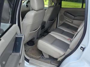 White Ford Explorer 2006 in Utena, with an engine capacity of 4.60 L and mileage of 350 thousand km for 4950 €, photo 26 on AUTOMOTO.COM.LV