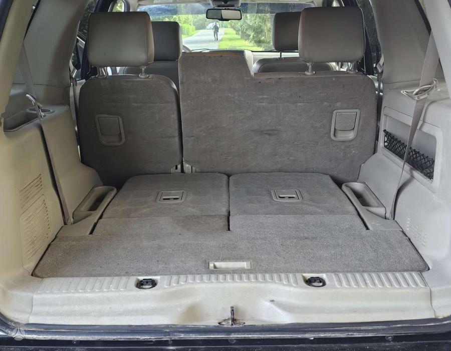 White Ford Explorer 2006 in Utena, with an engine capacity of 4.60 L and mileage of 350 thousand km for 4950 €, photo 28 on AUTOMOTO.COM.LV