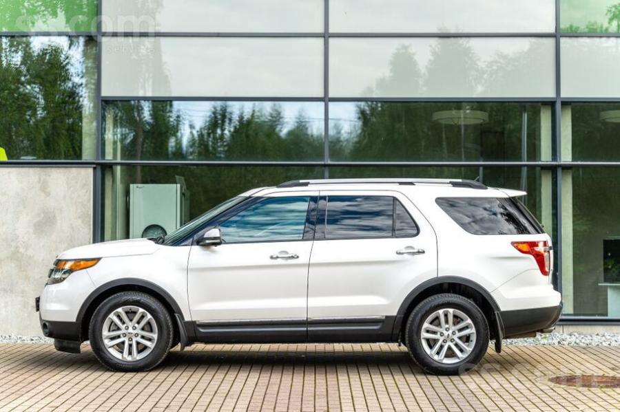 White Ford Explorer 2013 in Riga, with an engine capacity of 3.50 L and mileage of 158 thousand km for 12800 €, photo 4 on AUTOMOTO.COM.LV