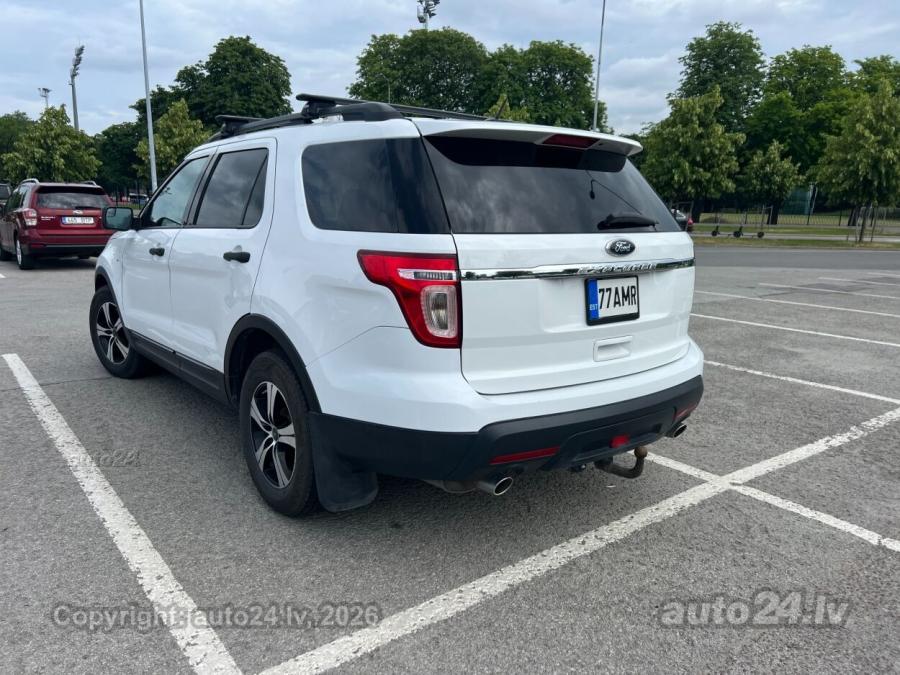 White Ford Explorer 2013 in Tallinn, with an engine capacity of 3.50 L and mileage of 225 thousand km for 10900 €, photo 5 on AUTOMOTO.COM.LV