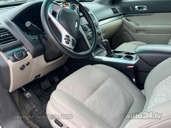 White Ford Explorer 2013 in Tallinn, with an engine capacity of 3.50 L and mileage of 225 thousand km for 10900 €, photo 6 on AUTOMOTO.COM.LV