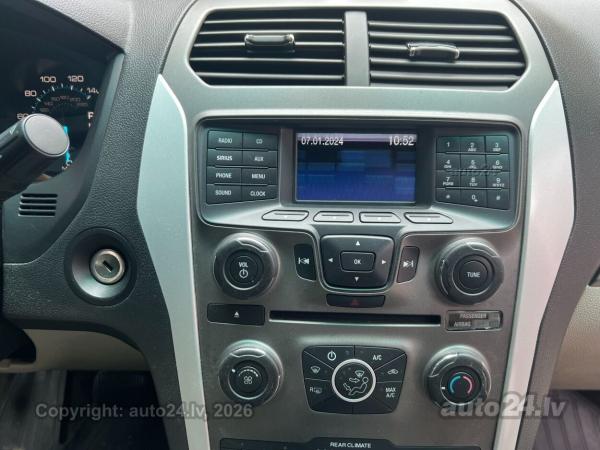 White Ford Explorer 2013 in Tallinn, with an engine capacity of 3.50 L and mileage of 225 thousand km for 10900 €, photo 7 on AUTOMOTO.COM.LV