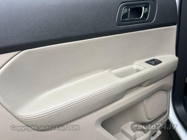 White Ford Explorer 2013 in Tallinn, with an engine capacity of 3.50 L and mileage of 225 thousand km for 10900 €, photo 10 on AUTOMOTO.COM.LV