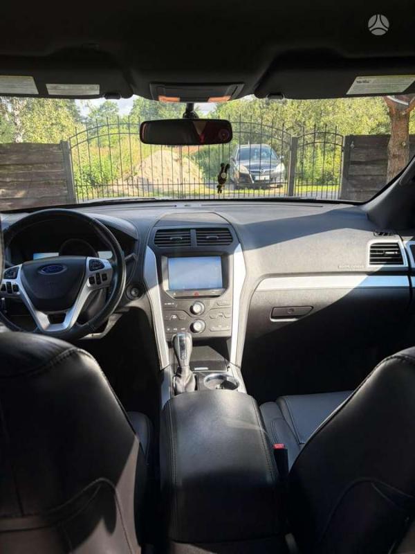 White Ford Explorer 2015 in Klaipeda, with an engine capacity of 3.50 L and mileage of 296 thousand km for 14000 €, photo 4 on AUTOMOTO.COM.LV