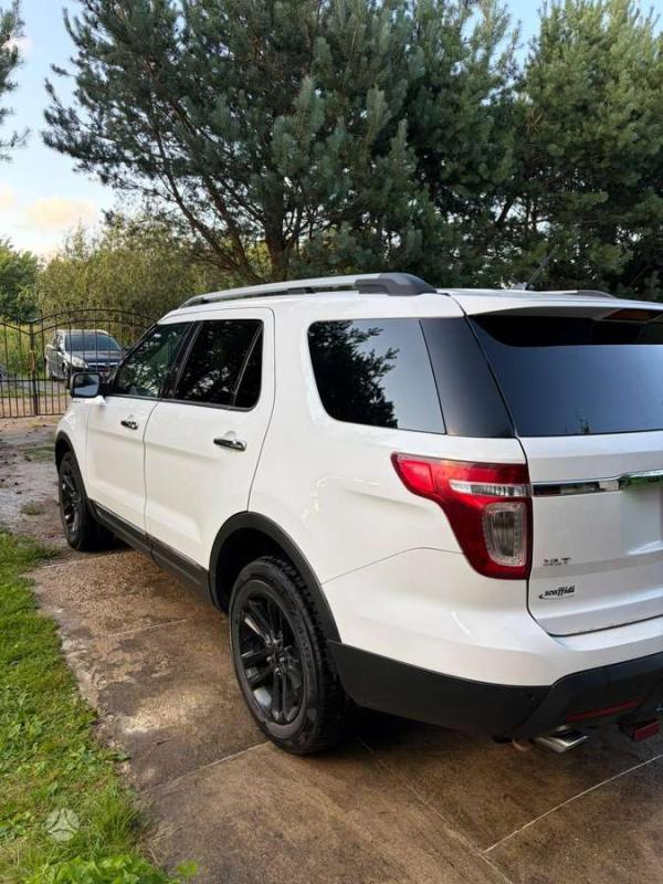 White Ford Explorer 2015 in Klaipeda, with an engine capacity of 3.50 L and mileage of 296 thousand km for 14000 €, photo 10 on AUTOMOTO.COM.LV