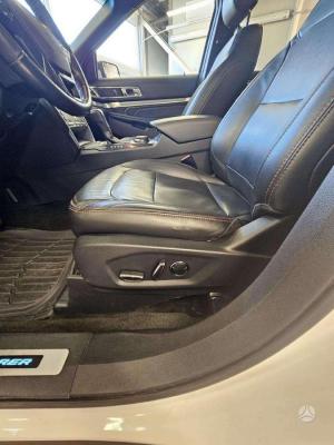 White Ford Explorer 2017 in Kalvarija, with an engine capacity of 3.49 L and mileage of 142 thousand km for 17100 €, photo 11 on AUTOMOTO.COM.LV