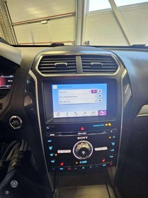 White Ford Explorer 2017 in Kalvarija, with an engine capacity of 3.49 L and mileage of 142 thousand km for 17100 €, photo 16 on AUTOMOTO.COM.LV