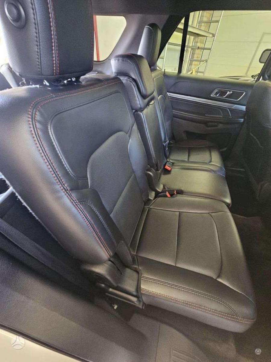 White Ford Explorer 2017 in Kalvarija, with an engine capacity of 3.49 L and mileage of 142 thousand km for 17100 €, photo 19 on AUTOMOTO.COM.LV