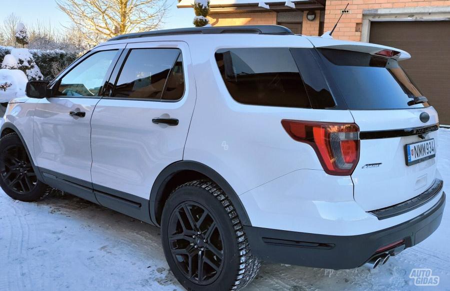 White Ford Explorer 2019 in Panevezys, with an engine capacity of 3.50 L and mileage of 85 thousand km for 23000 €, photo 5 on AUTOMOTO.COM.LV