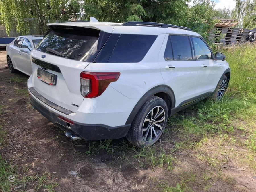 White Ford Explorer 2020 in Kaunas, with an engine capacity of 2.96 L and mileage of 100 thousand km for 13310 €, photo 1 on AUTOMOTO.COM.LV