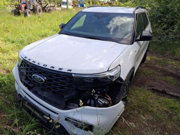 White Ford Explorer 2020 in Kaunas, with an engine capacity of 2.96 L and mileage of 100 thousand km for 13310 €, photo 4 on AUTOMOTO.COM.LV