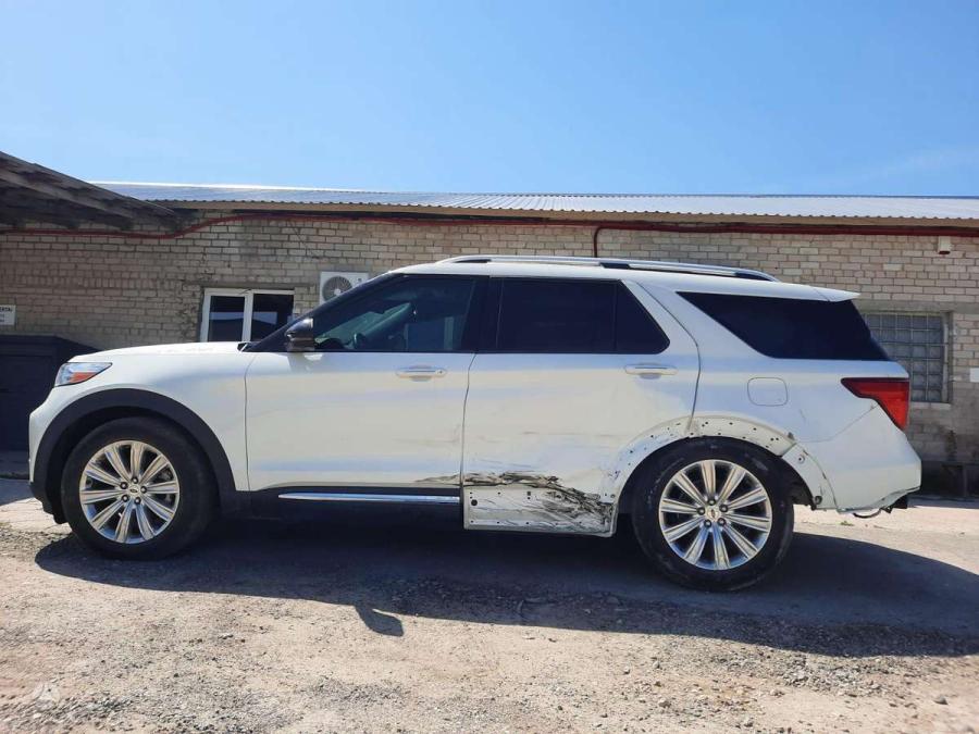 White Ford Explorer 2020 in Kaunas, with an engine capacity of 2.26 L and mileage of 88 thousand km for 16335 €, photo 9 on AUTOMOTO.COM.LV