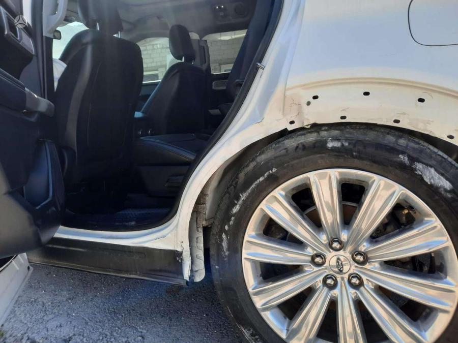 White Ford Explorer 2020 in Kaunas, with an engine capacity of 2.26 L and mileage of 88 thousand km for 16335 €, photo 12 on AUTOMOTO.COM.LV