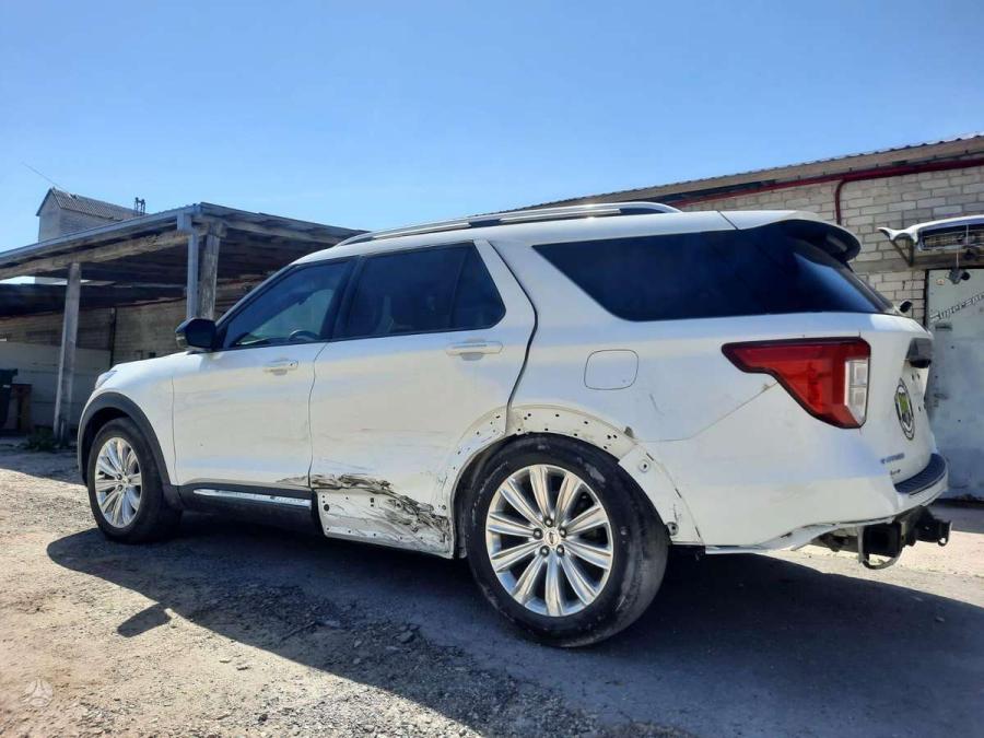 White Ford Explorer 2020 in Kaunas, with an engine capacity of 2.26 L and mileage of 88 thousand km for 16335 €, photo 13 on AUTOMOTO.COM.LV