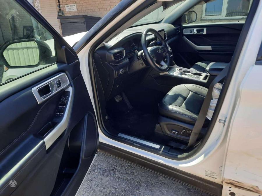 White Ford Explorer 2020 in Kaunas, with an engine capacity of 2.26 L and mileage of 88 thousand km for 16335 €, photo 24 on AUTOMOTO.COM.LV