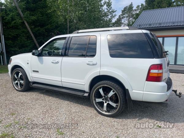 Balts Ford Explorer 2007 Rakvere, ar dzinēja tilpumu 4.60 L un nobraukumu 199 tūkst. km par 10000 €, foto 4 vietnē AUTOMOTO.COM.LV